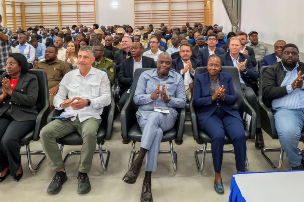 Silvestre Tulumba Kapose um dos empresários que mais beneficia da ...